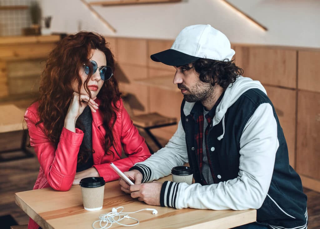 I Always Text Her First. Should I Stop Texting? » GoDates