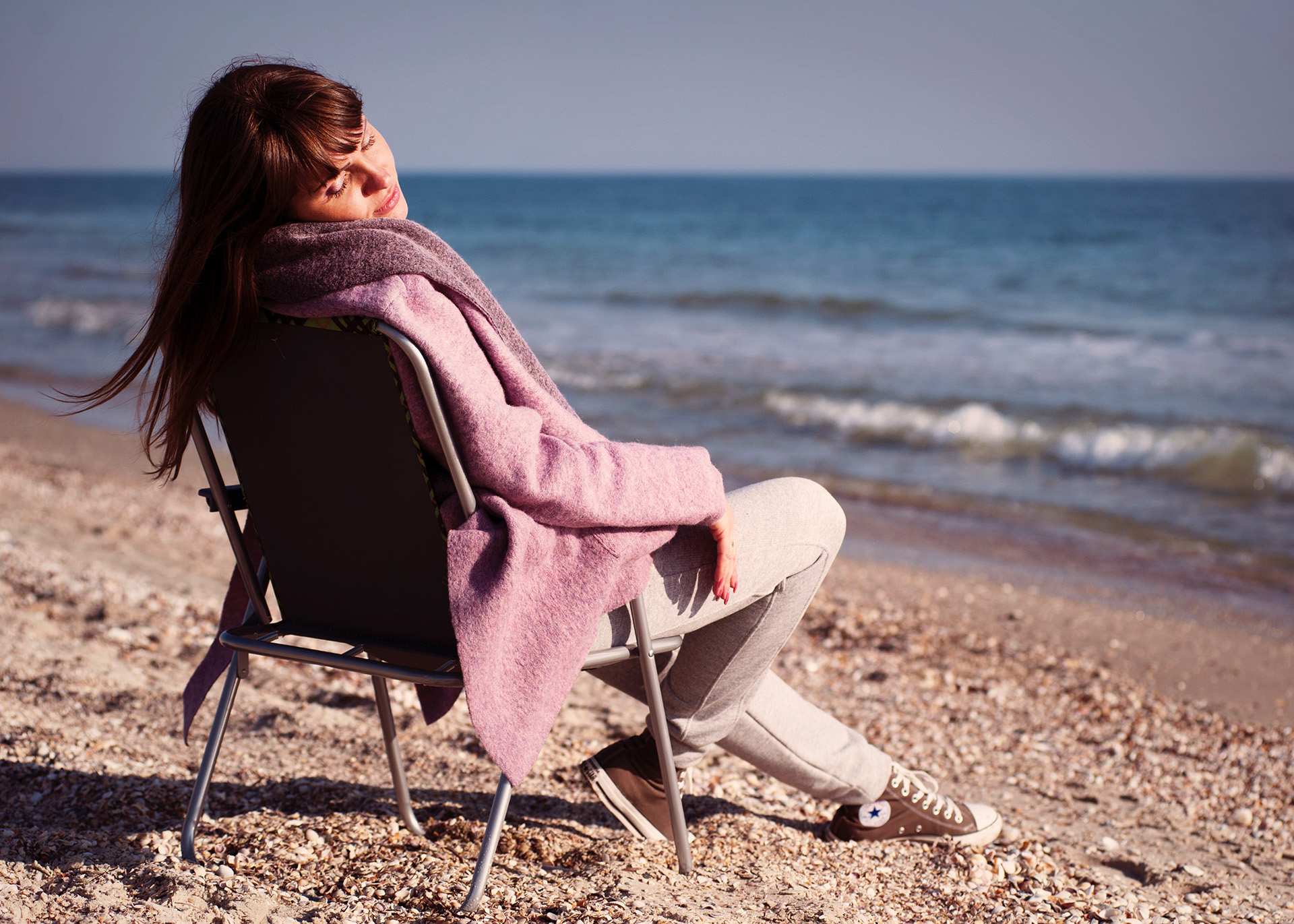 I Want to Be Alone. 7 Valid Reasons to Choose Single Life » GoDates