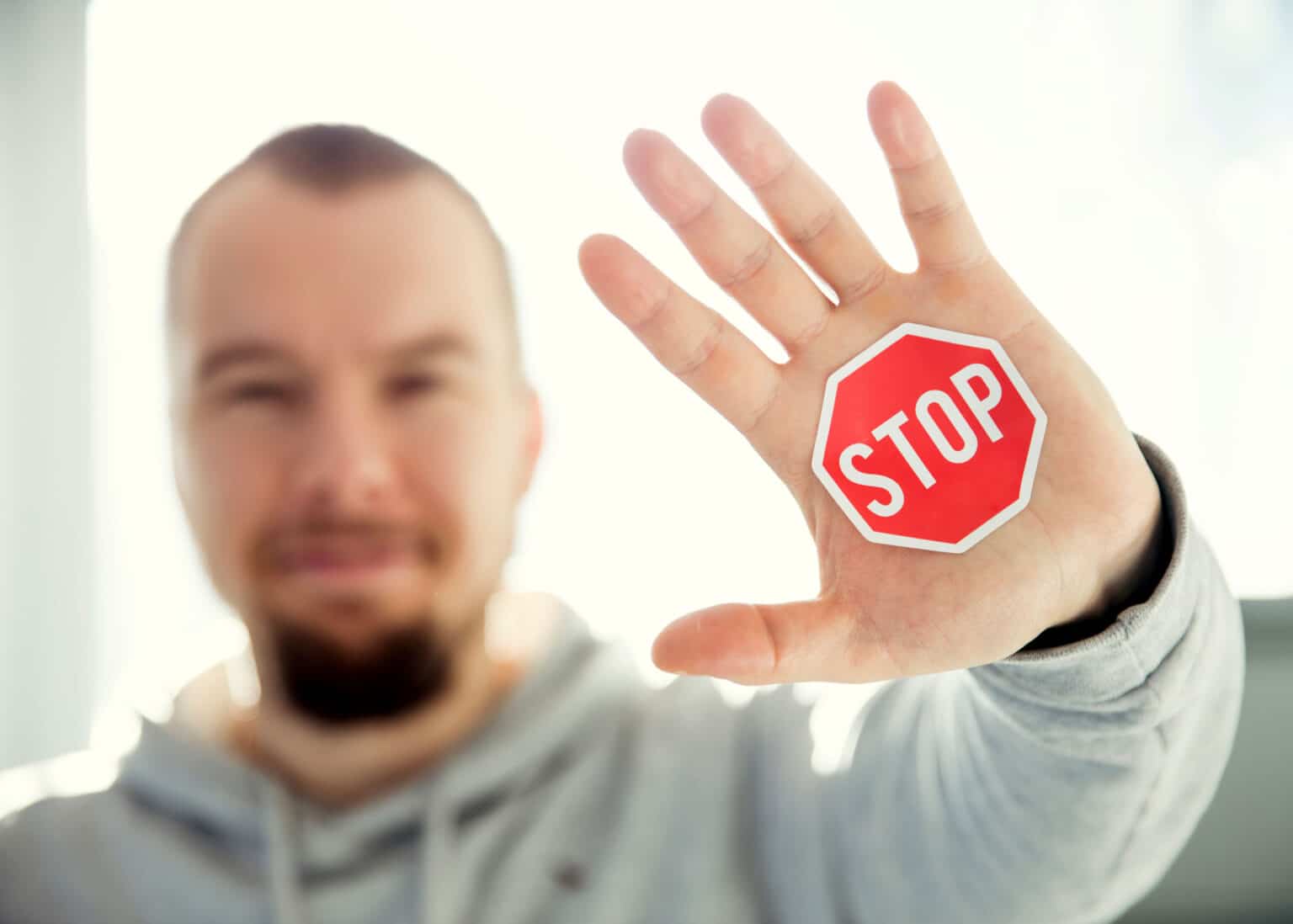 I Always Text Her First. Should I Stop Texting? » GoDates