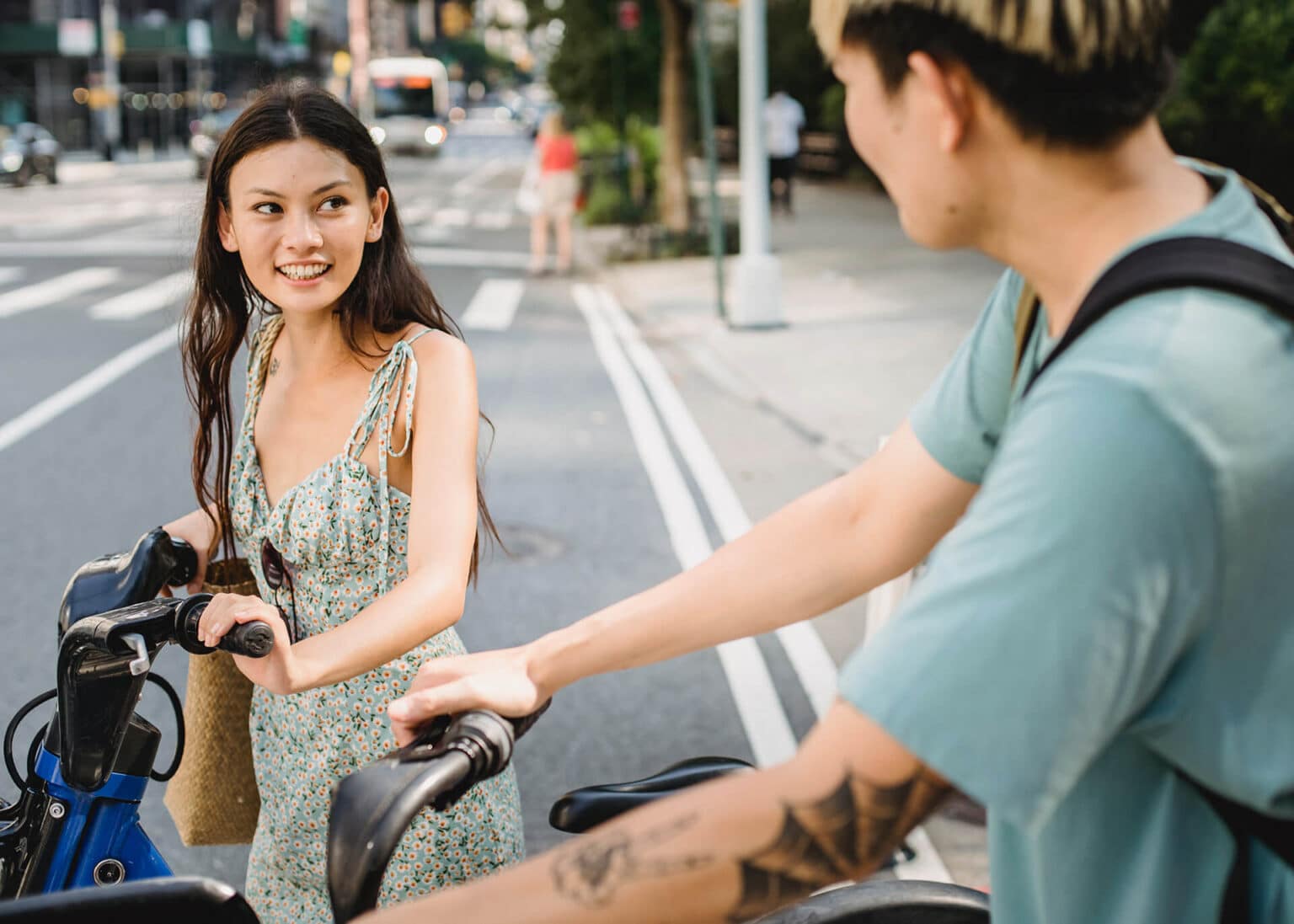 How to Keep a Conversation Going With a Girl: 35 Tips » GoDates