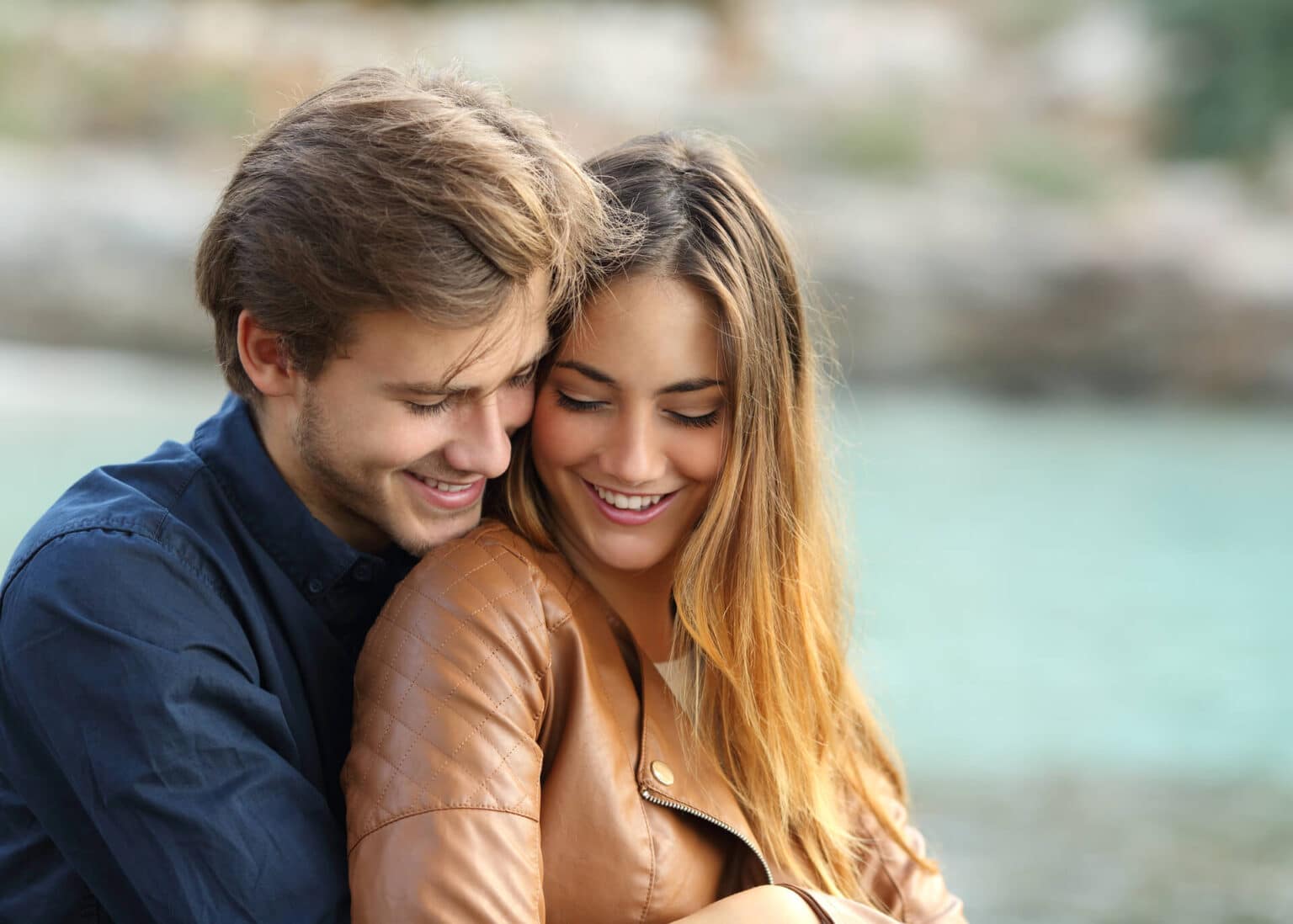 How to Tell It Was a Romantic Hug: 11 Signs » GoDates