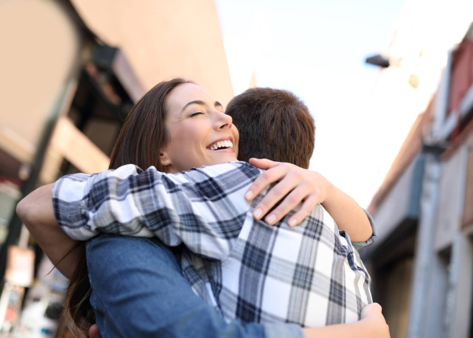 How to Tell It Was a Romantic Hug: 11 Signs » GoDates