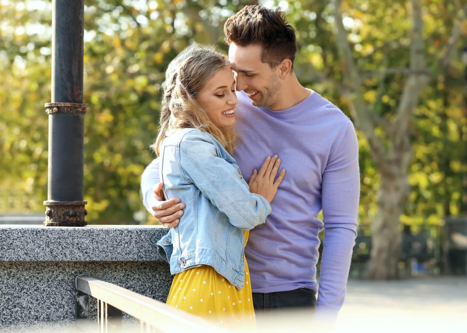 How to Tell It Was a Romantic Hug: 11 Signs » GoDates