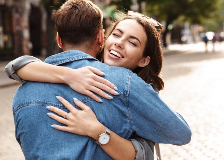 How to Tell It Was a Romantic Hug: 11 Signs » GoDates