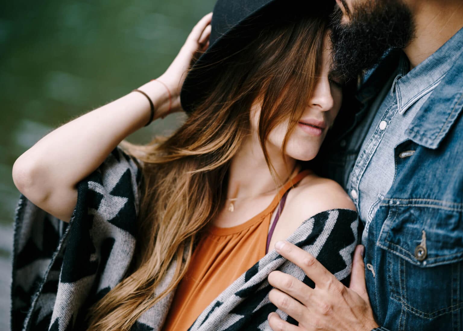 How to Tell It Was a Romantic Hug: 11 Signs » GoDates
